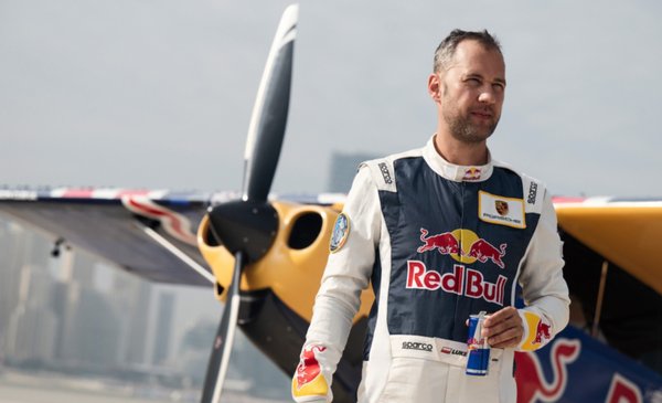 Luke Czepiela es el primer piloto en lograr aterrizar un avión de 212 ...