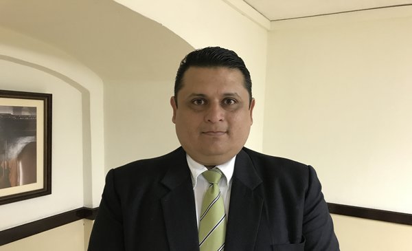 Marco Antonio Lemus, el diputado expatriota que ahora pertenece a la UNE